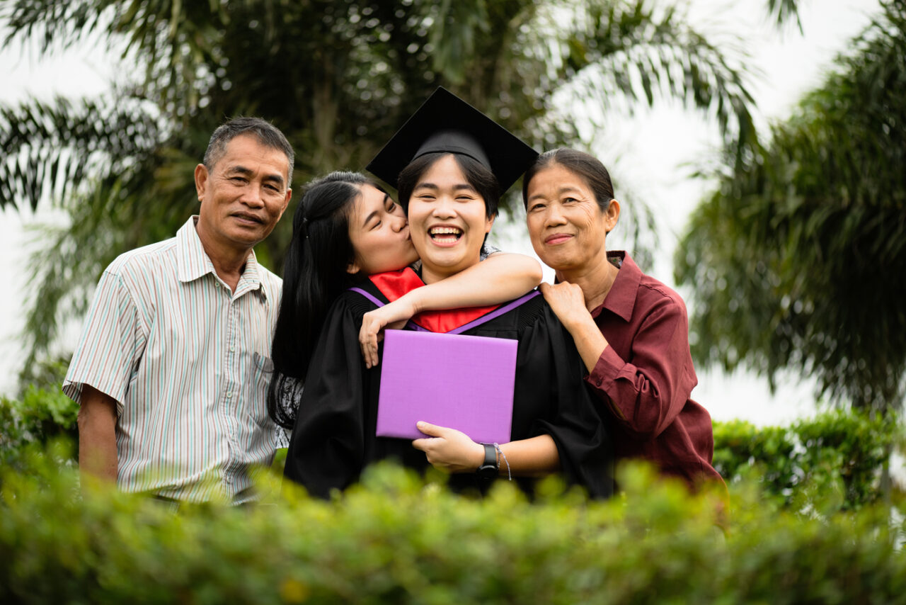 Family Graduation Photoshoot Singapore : Best Recommendation - Elpix ...